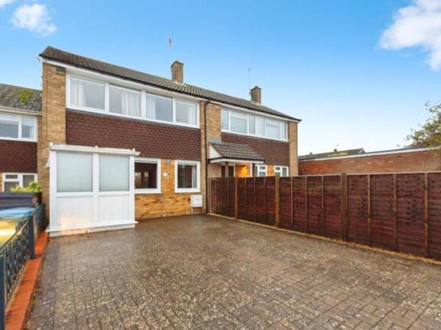 3 Bedroom House Aylesbury Buckinghamshire LS101678530