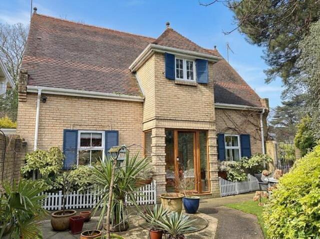 3 Bedroom House Bournemouth Poole 98687424
