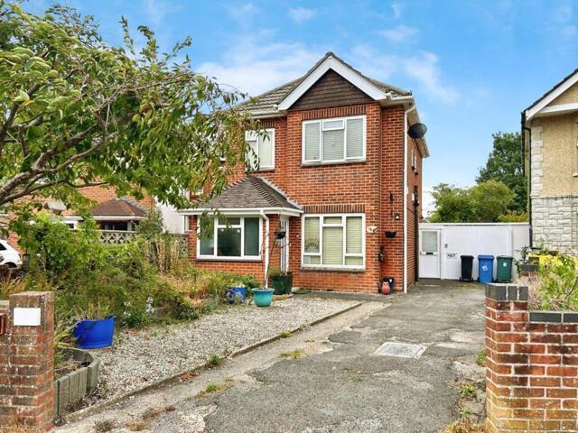 3 Bedroom House Bournemouth Poole 99092576