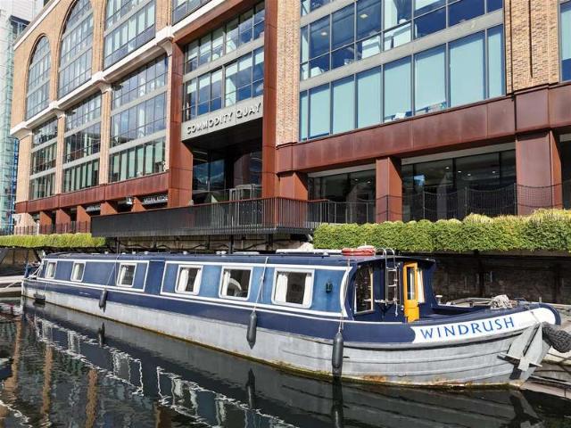 3 Bedroom House Boat Character Property