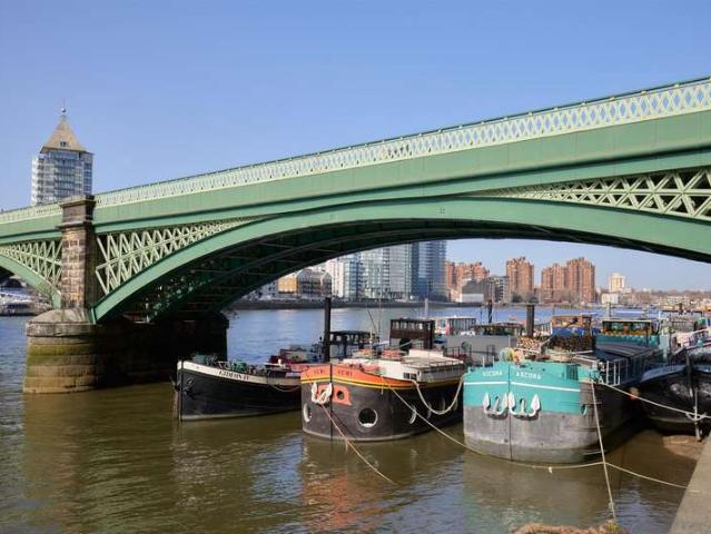 3 Bedroom House Boat Character Property