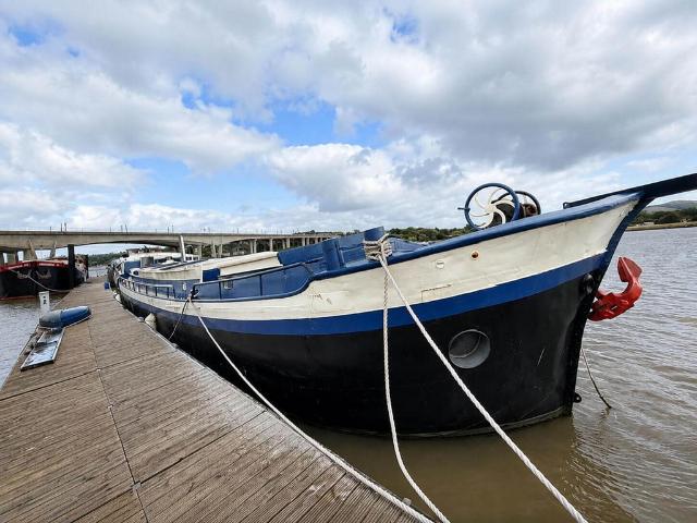 3 bedroom house boat for sale