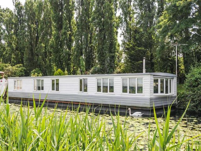 3 bedroom house boat for sale
