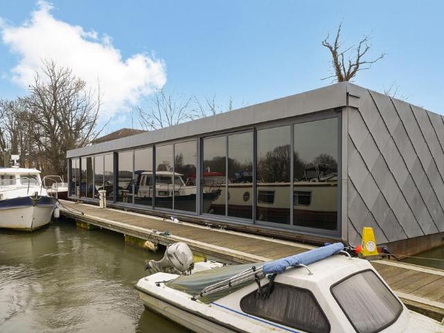 3 bedroom house boat for sale