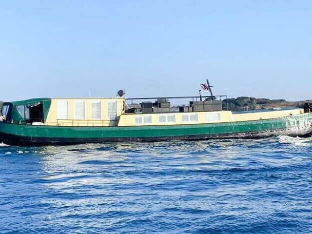 3 bedroom house boat for sale