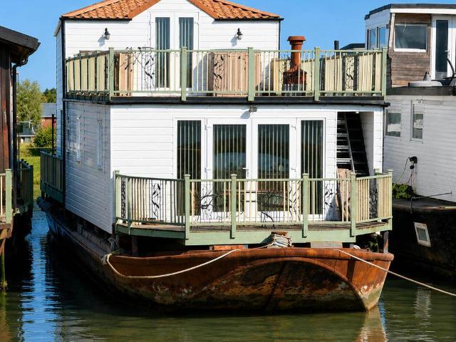 3 bedroom house boat for sale