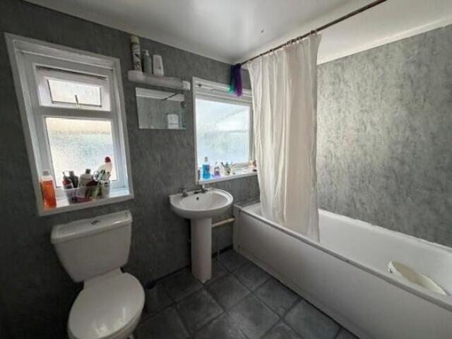 3 bedroom house boat for rent in Beacon Road, Chatham, ME5