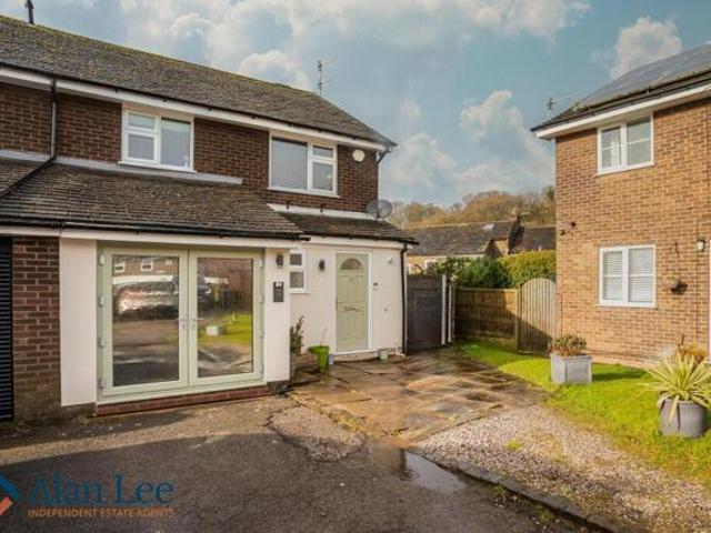 3 Bedroom House Bollington Cheshire LS99029420