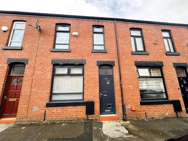 3 Bedroom House Bolton Lancashire 101675375