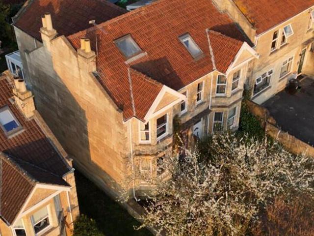 3 Bedroom House Bath Bath And North East Somerset LS90430891