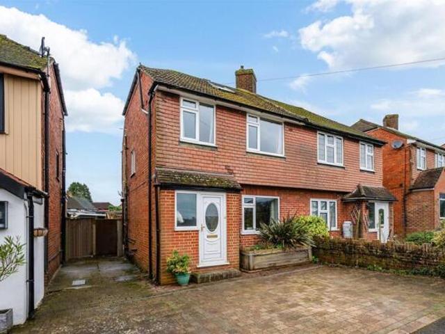 3 Bedroom House Banstead Great London LS99523826