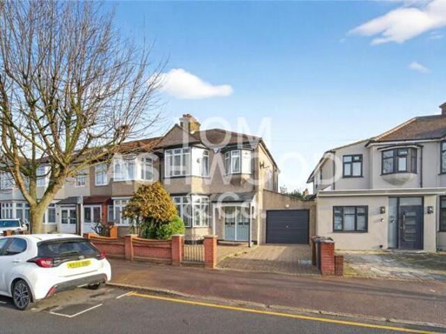 3 Bedroom House Barking Essex Greater London LS99808770