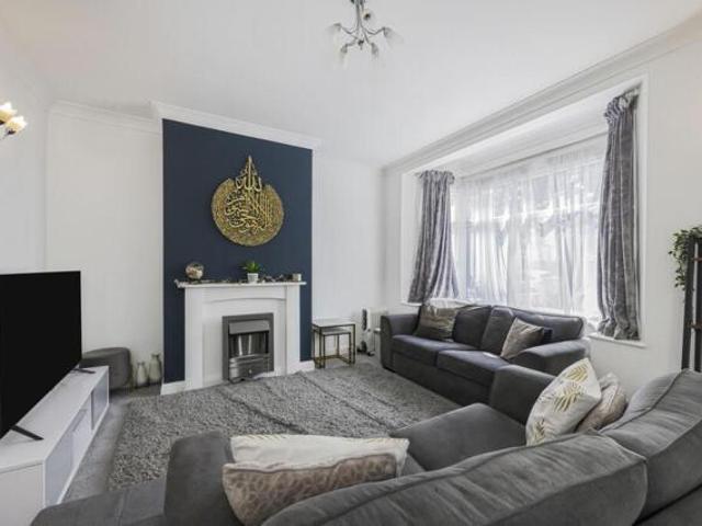 3 Bedroom House Barkingside Greater London 99290032