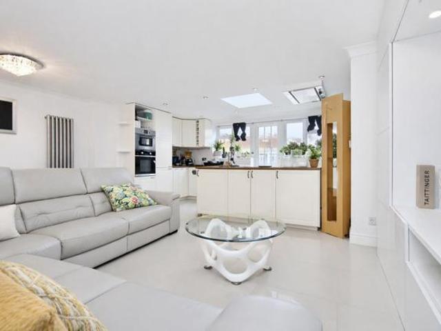 3 Bedroom House Barnet Great London 99608407