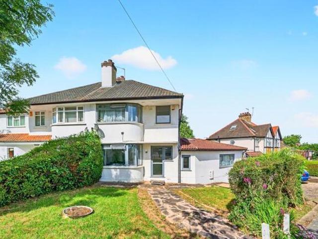 3 Bedroom House Barnet Greater London LS101351839