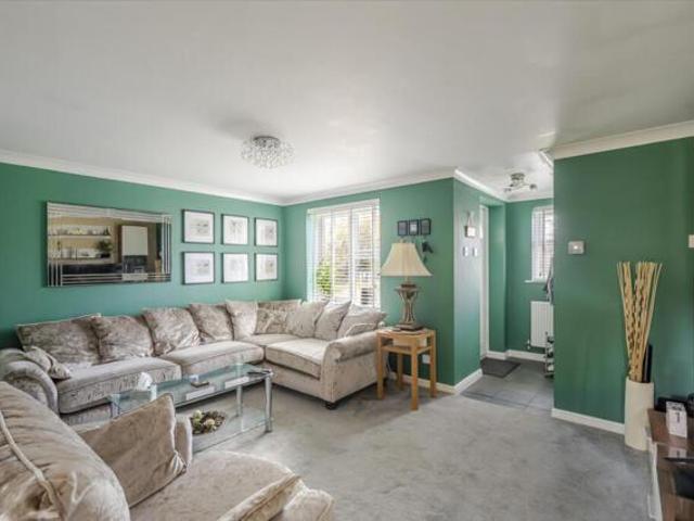 3 Bedroom House Basildon Essex 101352035