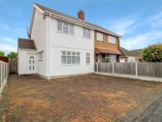 3 Bedroom House Basildon Essex 98154215