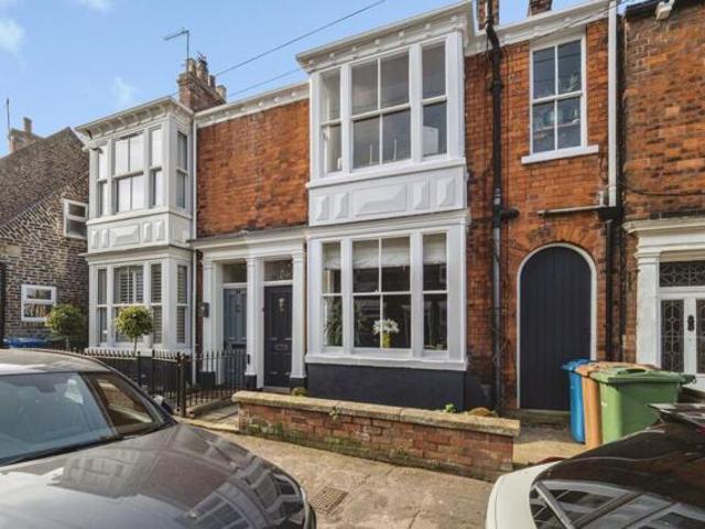 3 Bedroom House Beverley East Riding Of Yorkshire 100825153