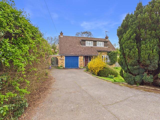 3 Bedroom House Beacons Bottom Beacons Bottom LS101316474