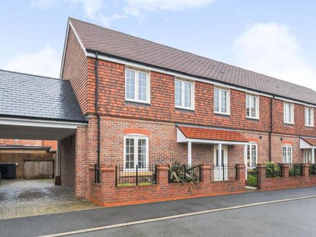 3 Bedroom House Beaconsfield Buckinghamshire LS101892283