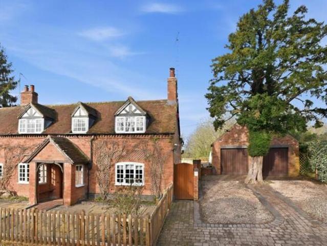 3 Bedroom House Bearley Warwickshire LS100503405
