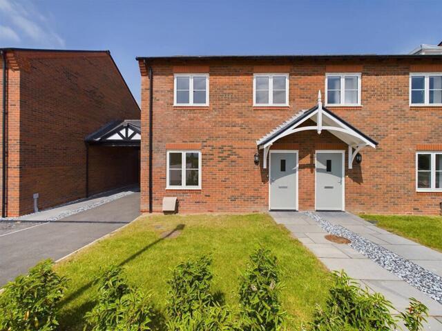 3 Bedroom House Beeston View Beeston View 100058287