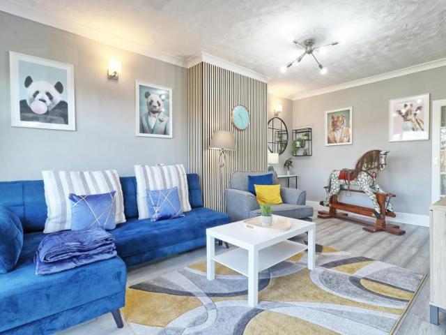 3 Bedroom House Benfleet Benfleet 99373872
