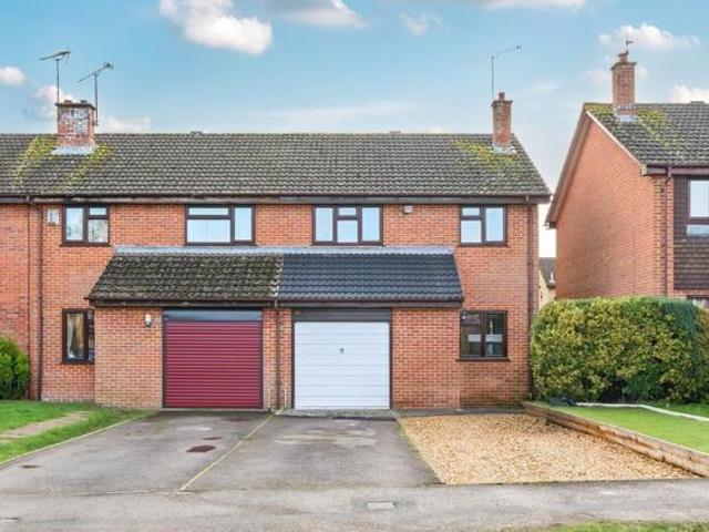 3 Bedroom House Berkshire Reading 101060206