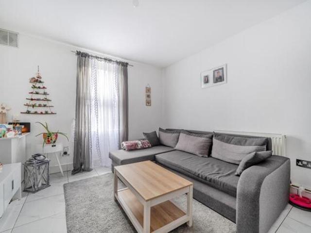 3 Bedroom House Berkshire Slough LS100398194