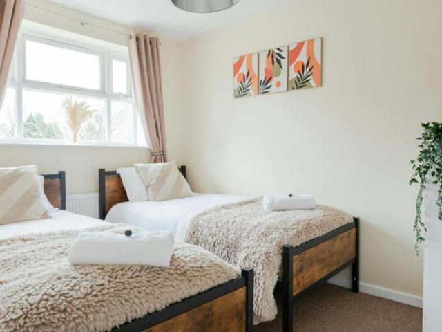 3 Bedroom House Birmingham Birmingham LS99977432