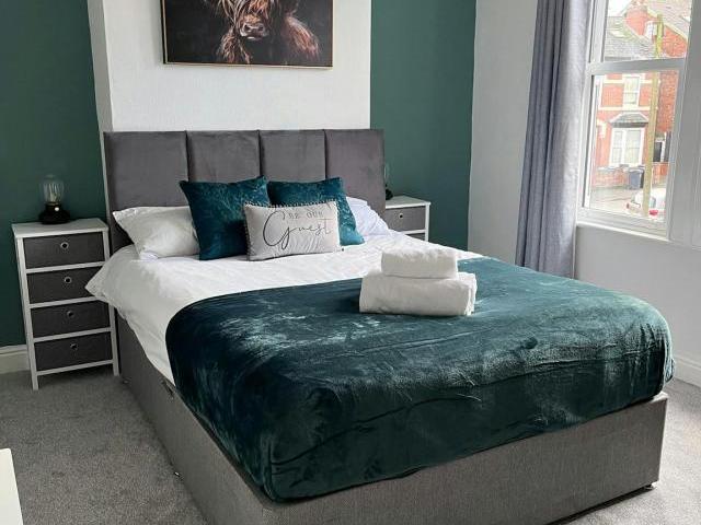 3 Bedroom House Birmingham Birmingham 84460021