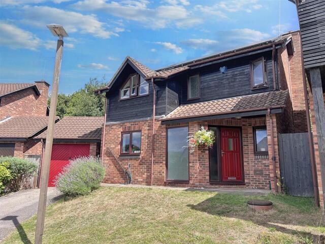 3 Bedroom House Blakelands Blakelands LS101677665