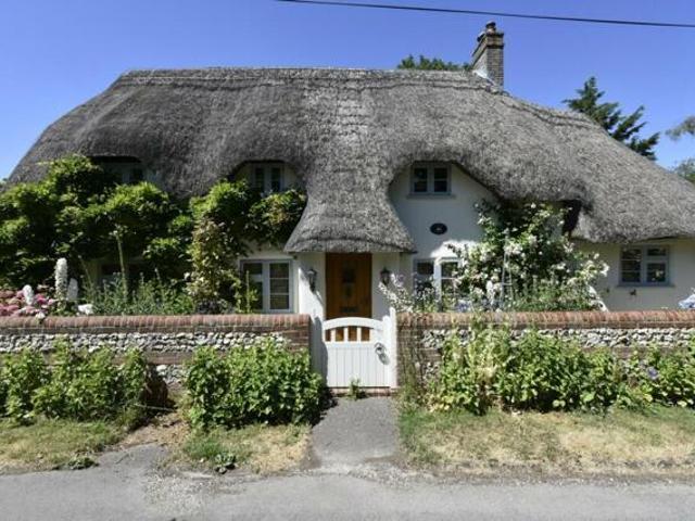 3 Bedroom House Blandford Forum Dorset LS99523789