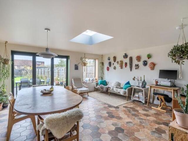 3 Bedroom House Bruton Somerset LS101316394