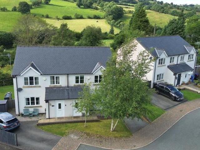 3 Bedroom House Bryneglwys Bryneglwys LS101931636