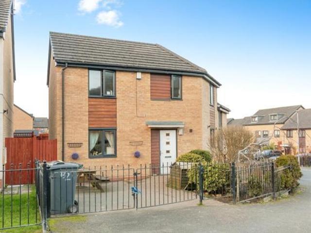 3 Bedroom House Bradford Bradford LS98687420
