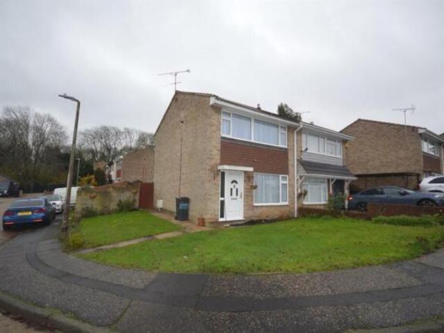 3 Bedroom House Braintree Essex 99808898