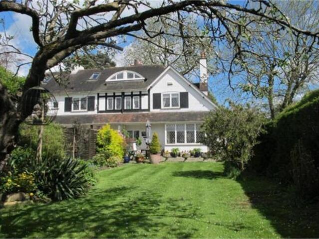 3 Bedroom House Brasted Greater London LS99735768