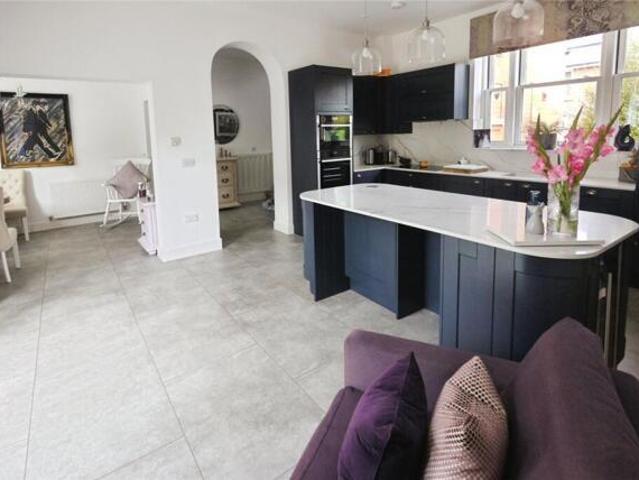 3 Bedroom House Brentwood Essex LS101119212