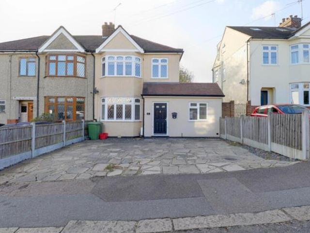 3 Bedroom House Brentwood Essex LS98612535