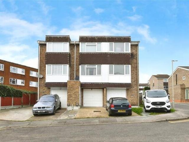 3 Bedroom House Brentwood Essex 99054980