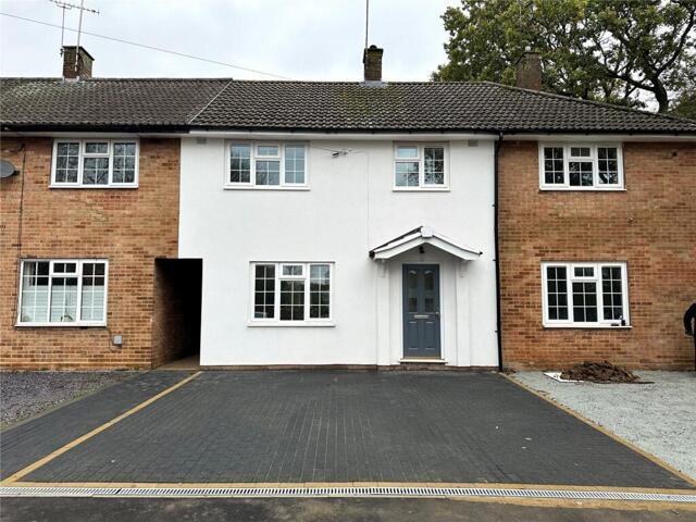 3 Bedroom House Brentwood Essex 99986596