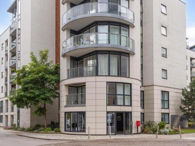 3 Bedroom House Brentford Greater London LS100342866