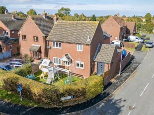3 Bedroom House Briston Briston LS98648879