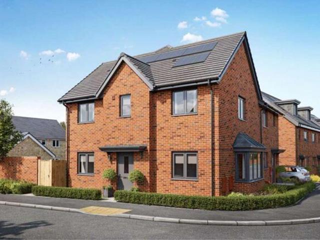 3 Bedroom House Brockworth Brockworth LS99572084