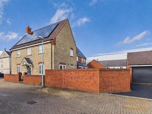 3 Bedroom House Brockworth Brockworth 101678616