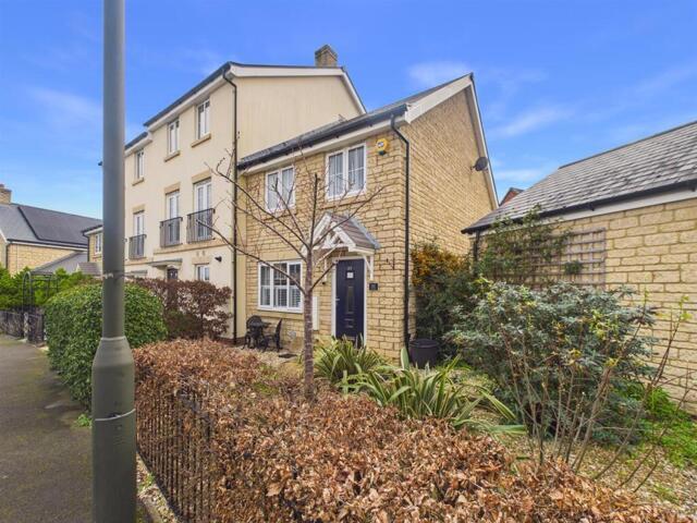 3 Bedroom House Brockworth Brockworth 99808765