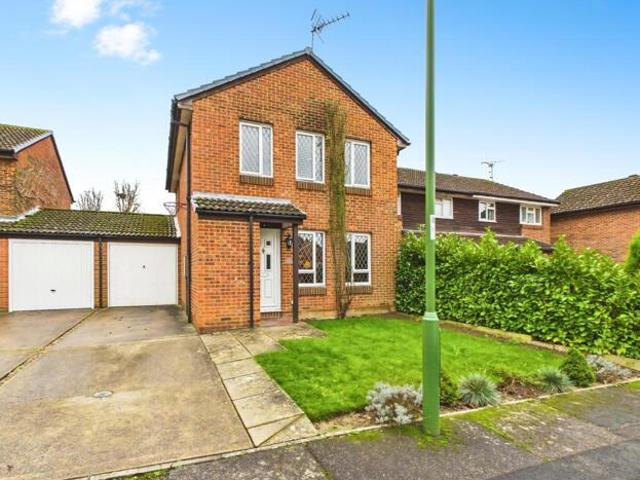 3 Bedroom House Broadbridge Heath Broadbridge Heath 99840265