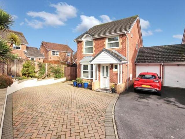3 Bedroom House Broadstone Poole LS100503488