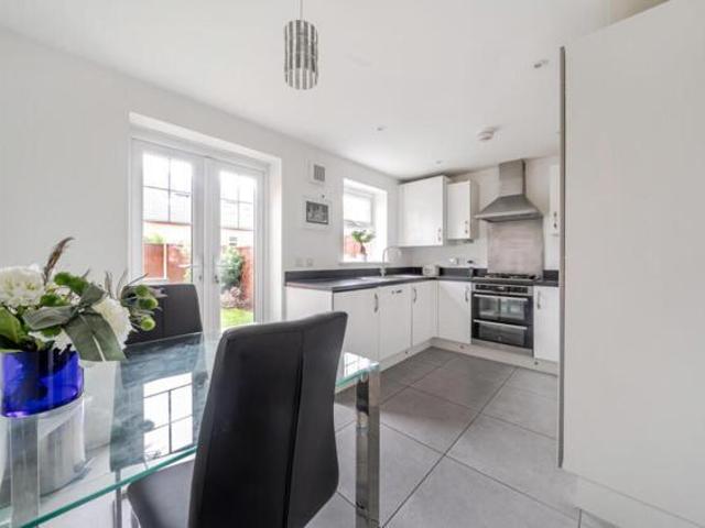 3 Bedroom House Bromley Greater London 100024031